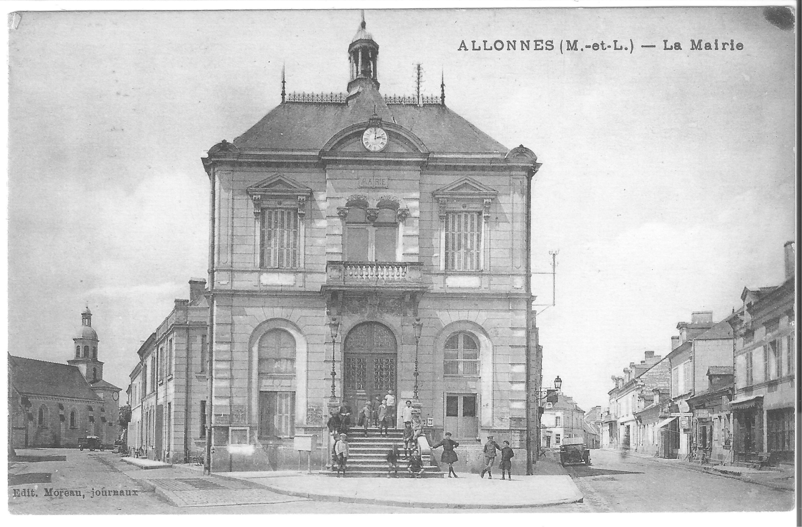 Allonnes, la Mairie d'Allonnes et sa commune (49650) (Maine-et-Loire).