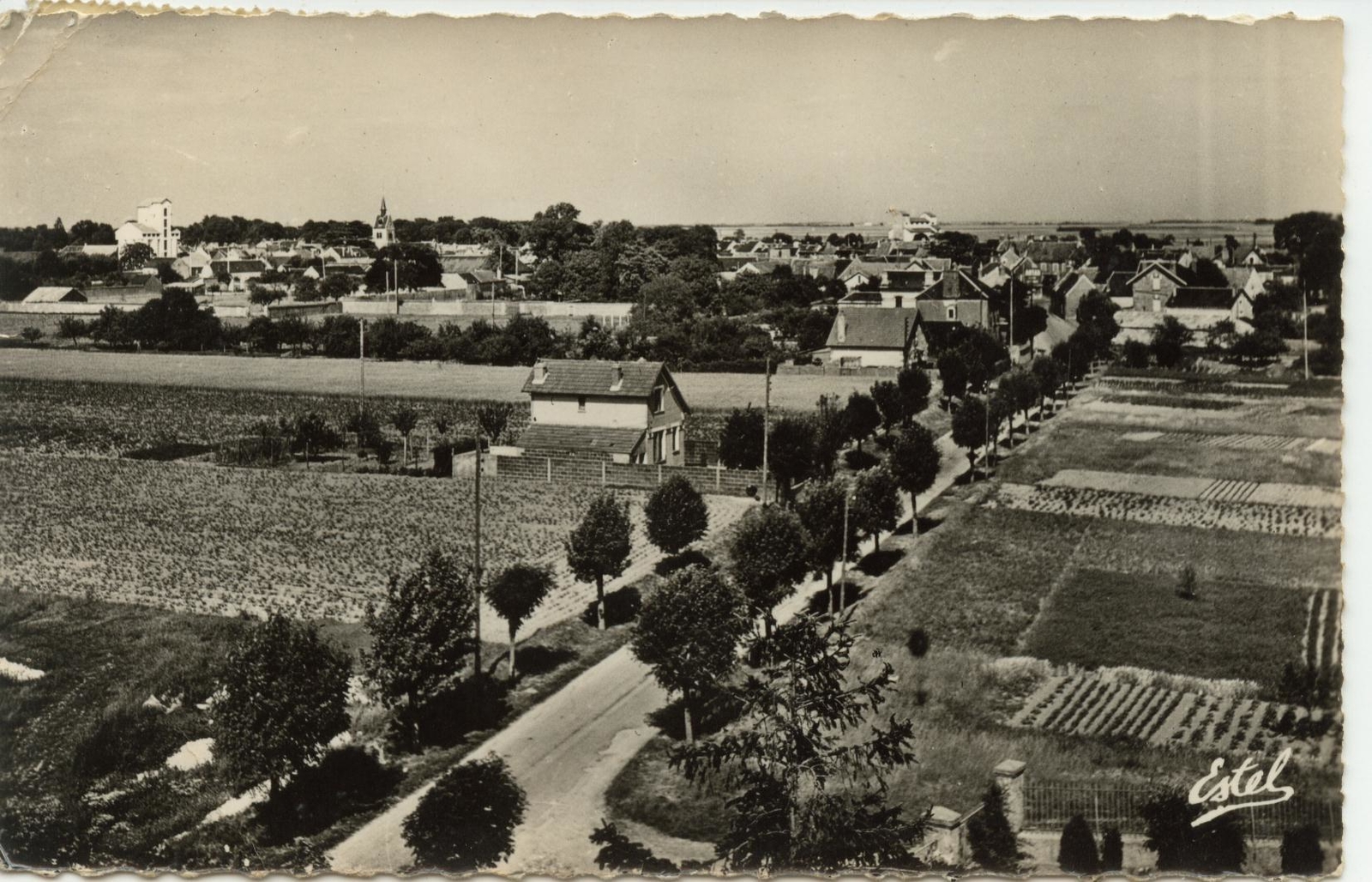 Photos et carte postales anciennes d'Angerville - Mairie d'Angerville ...