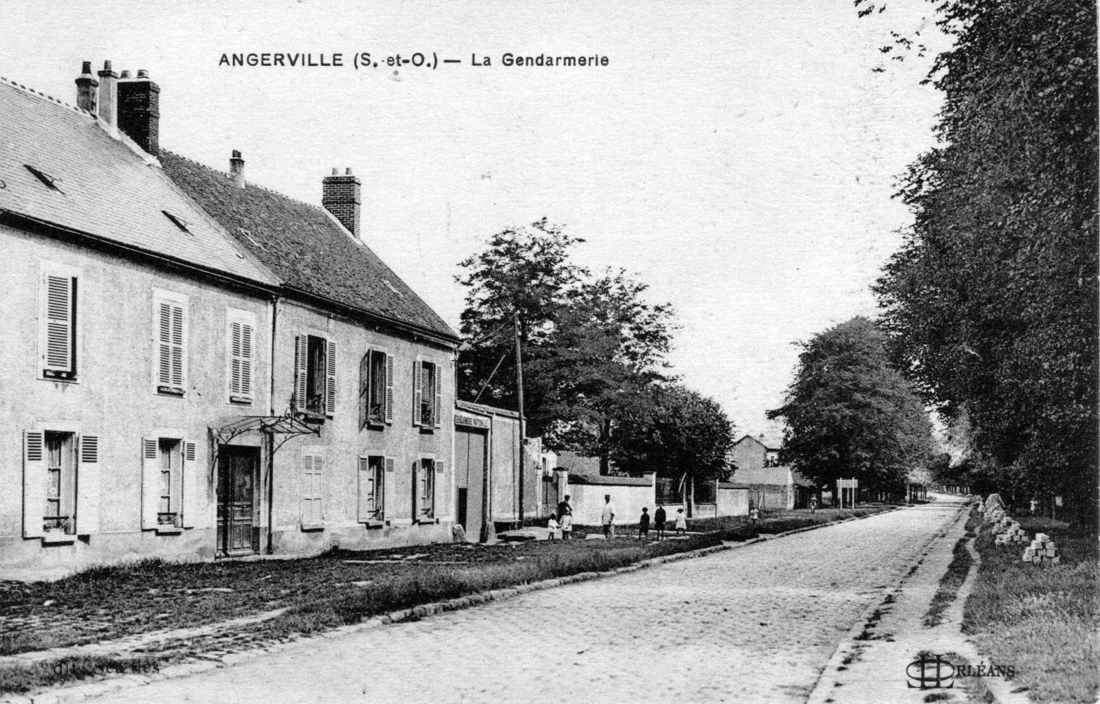 Photos et carte postales anciennes d'Angerville - Mairie d'Angerville ...
