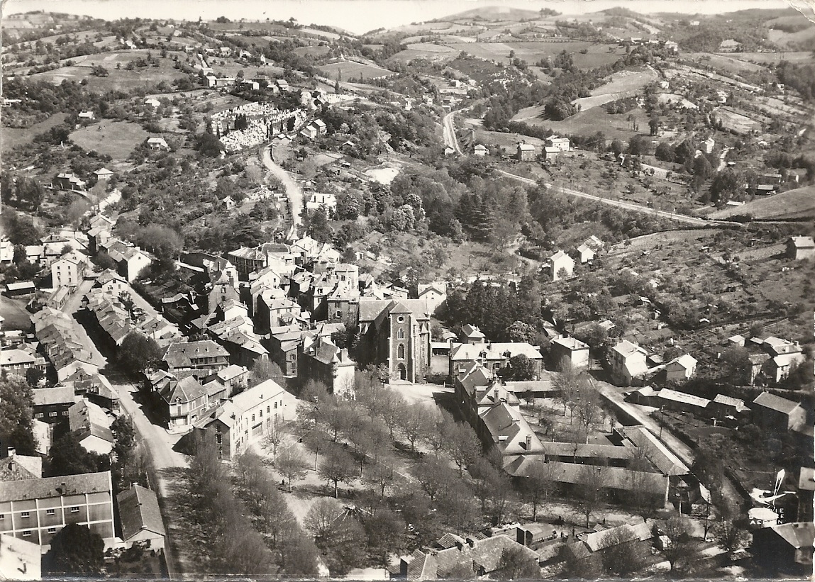 Ville d'Aubin, la Mairie d'Aubin et sa commune (12110) (Aveyron).