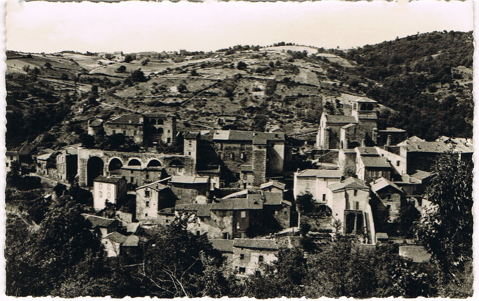Mairie d'Auzon, la Commune d'Auzon et son village (43390)