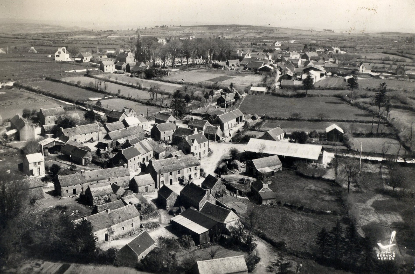 Photos et carte postales anciennes de Berrien - Mairie de Berrien et ...