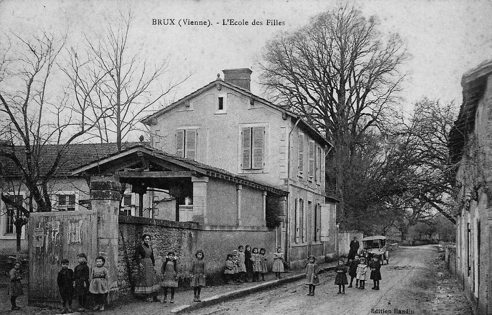 Mairie de Brux, la Commune de Brux et son village (86510)