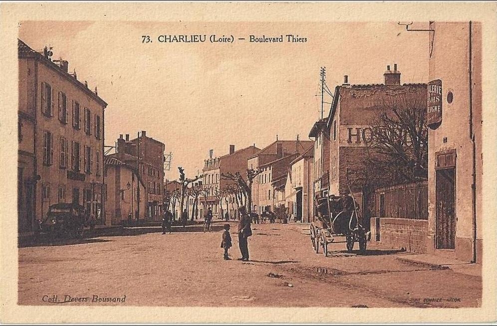 Photos et carte postales anciennes de Charlieu - Mairie de Charlieu et ...