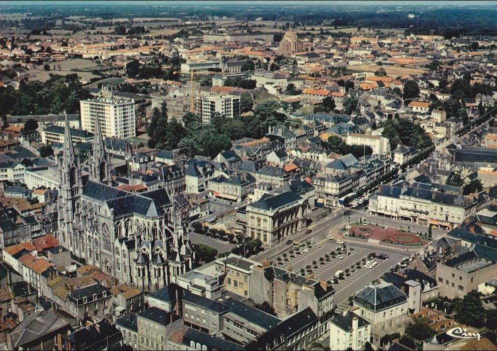 Photos et carte postales anciennes de Cholet - Mairie de Cholet et sa ville