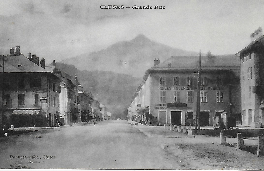 Cluses - Mairie de Cluses et sa ville (74300)