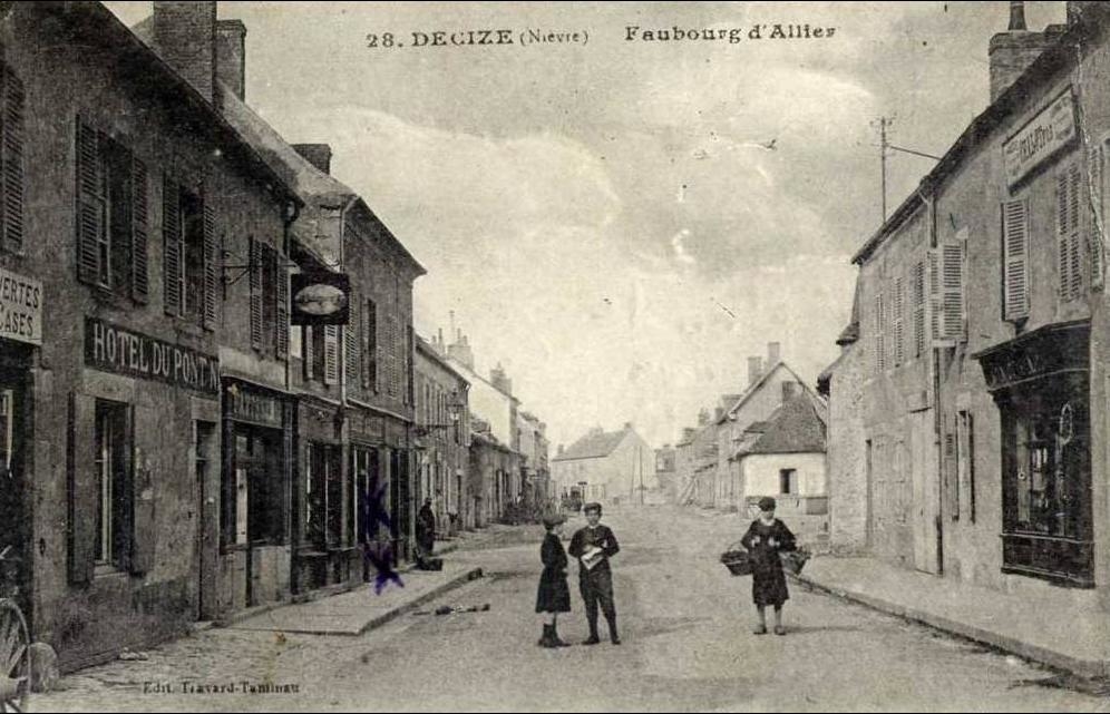 Photos et carte postales anciennes de Decize - Mairie de Decize et sa ville