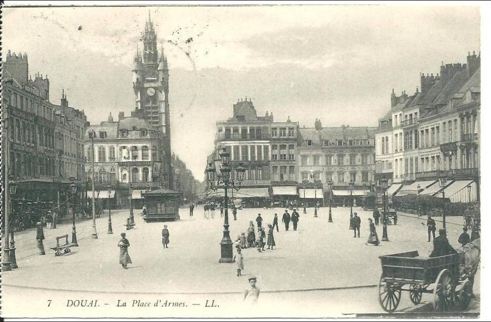 Photos et carte postales anciennes de Douai - Mairie de Douai et sa ville
