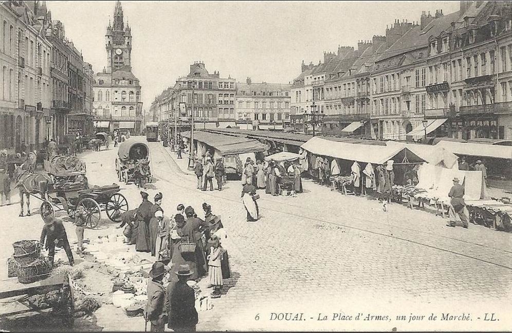 Photos et carte postales anciennes de Douai - Mairie de Douai et sa ville