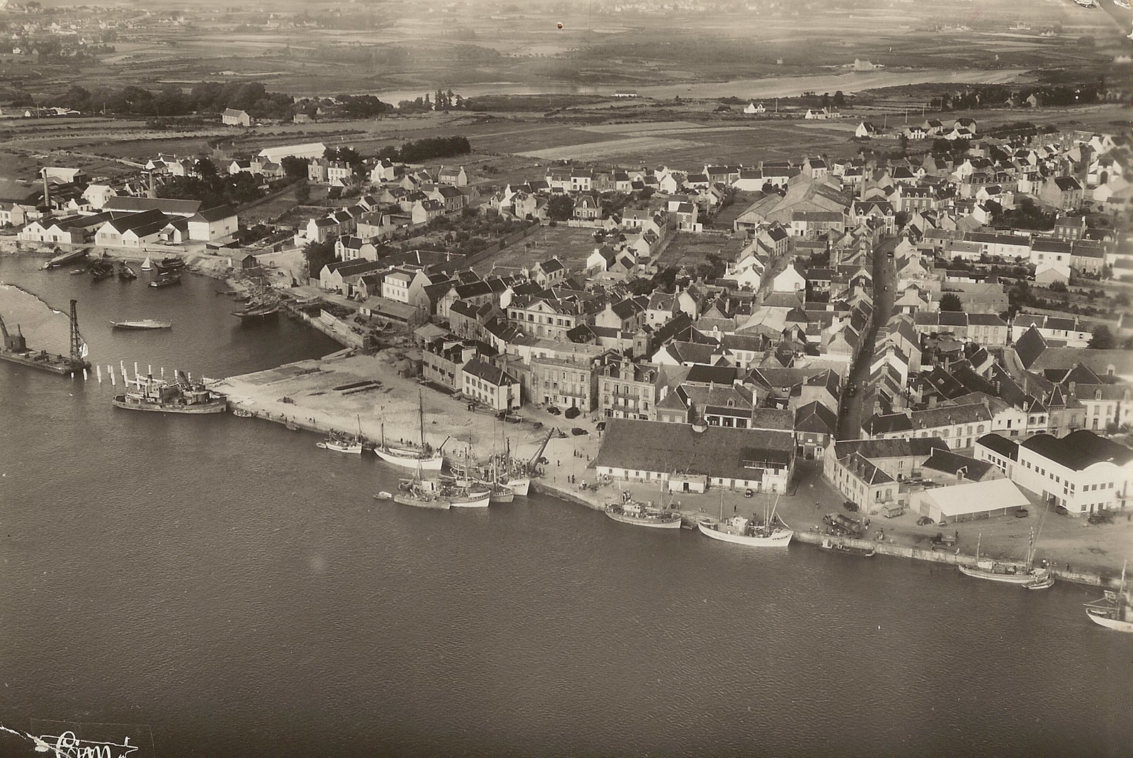 Photos et carte postales anciennes d'Étel - Mairie d'Étel et sa ville