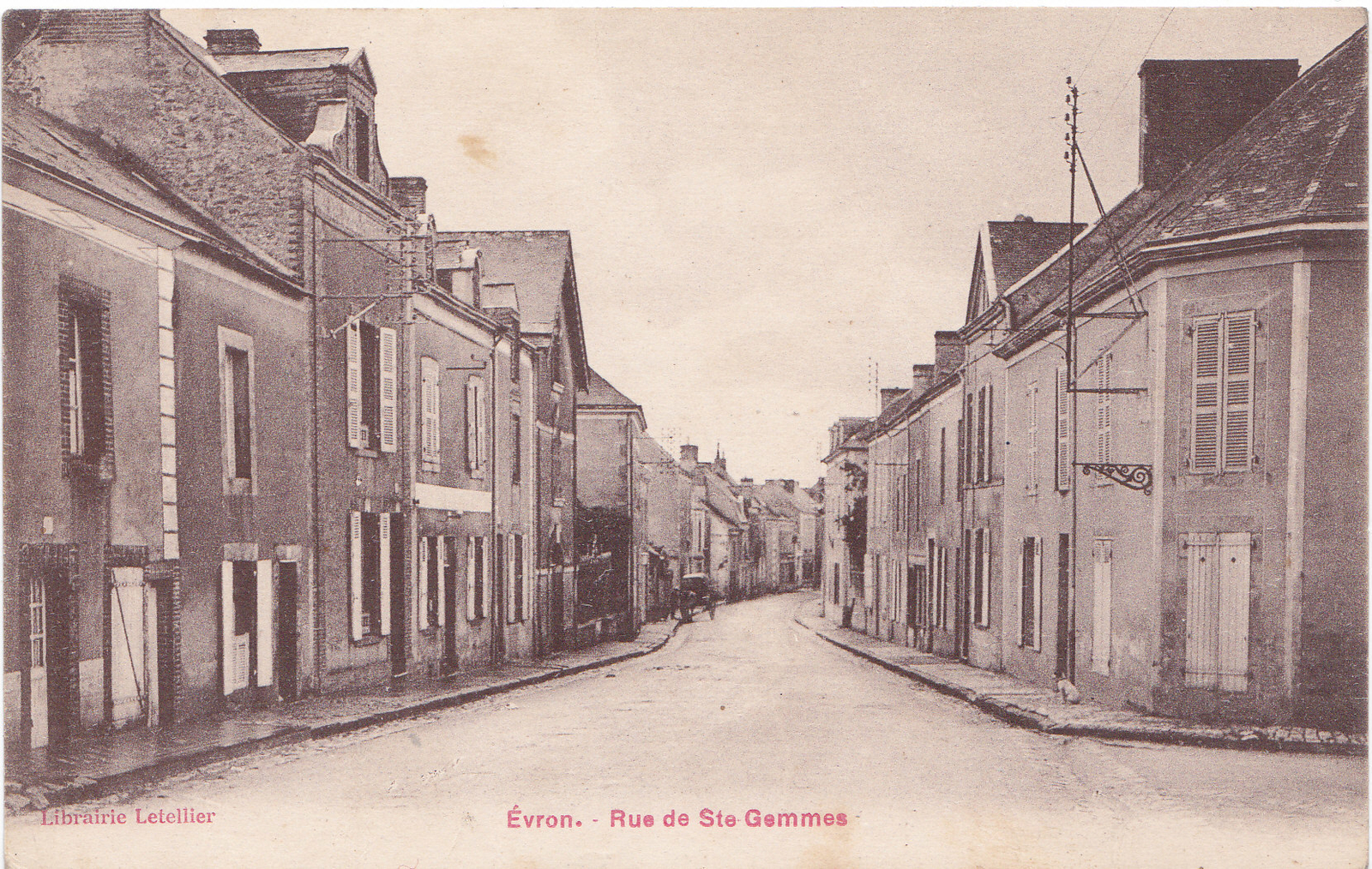 Photos et carte postales anciennes d'Évron - Mairie d'Évron et sa ville