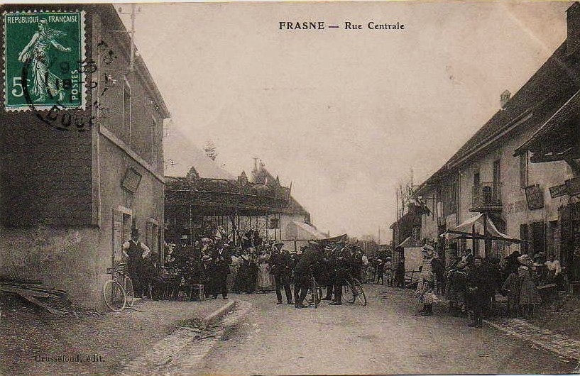 Photos et carte postales anciennes de Frasne - Mairie de Frasne et son ...