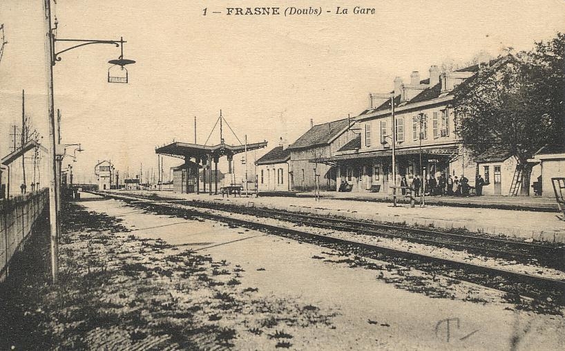 Photos et carte postales anciennes de Frasne - Mairie de Frasne et son ...