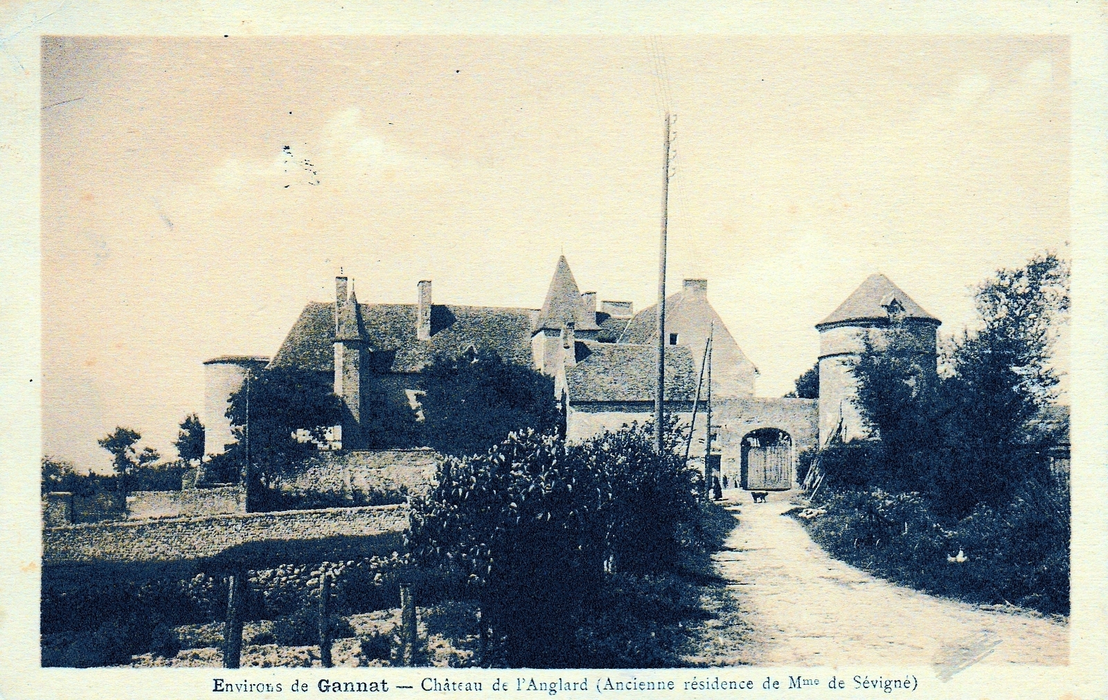 Photos et carte postales anciennes de Gannat - Mairie de Gannat et sa ville