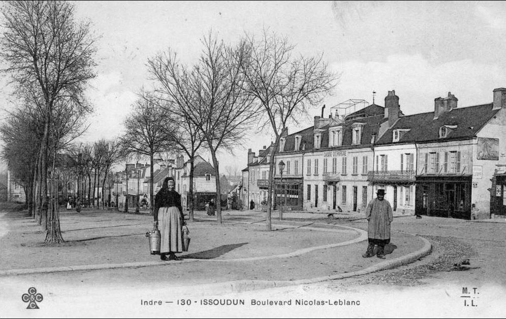 Photos et carte postales anciennes d'Issoudun - Mairie d'Issoudun et sa ville