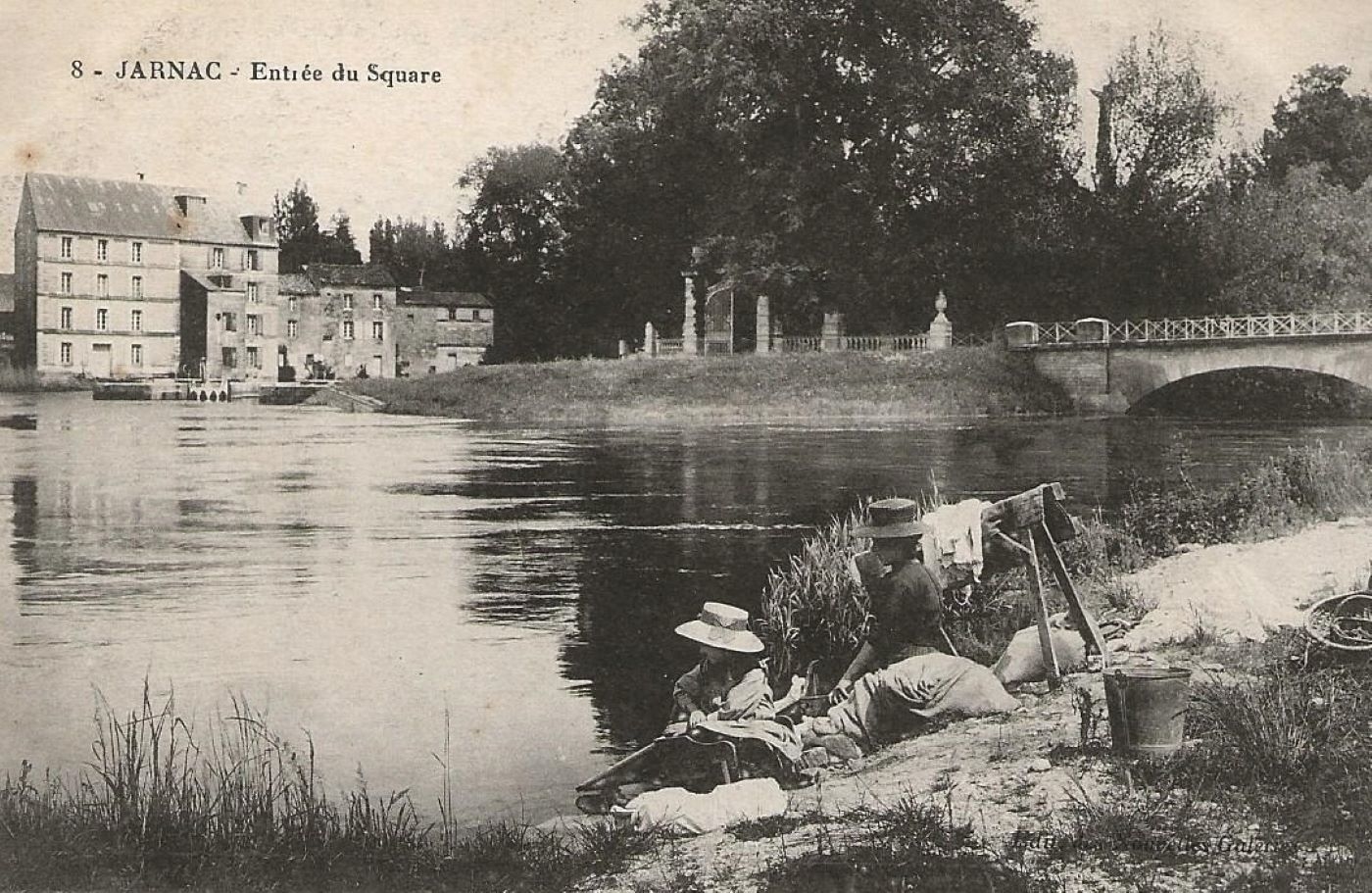 Photos et carte postales anciennes de Jarnac - Mairie de Jarnac et sa ville
