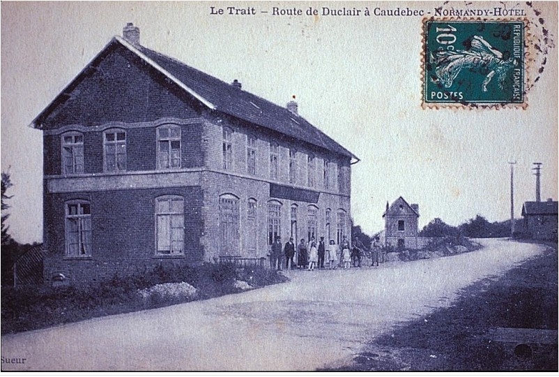 Photos et carte postales anciennes du Trait - Mairie du Trait et sa ville