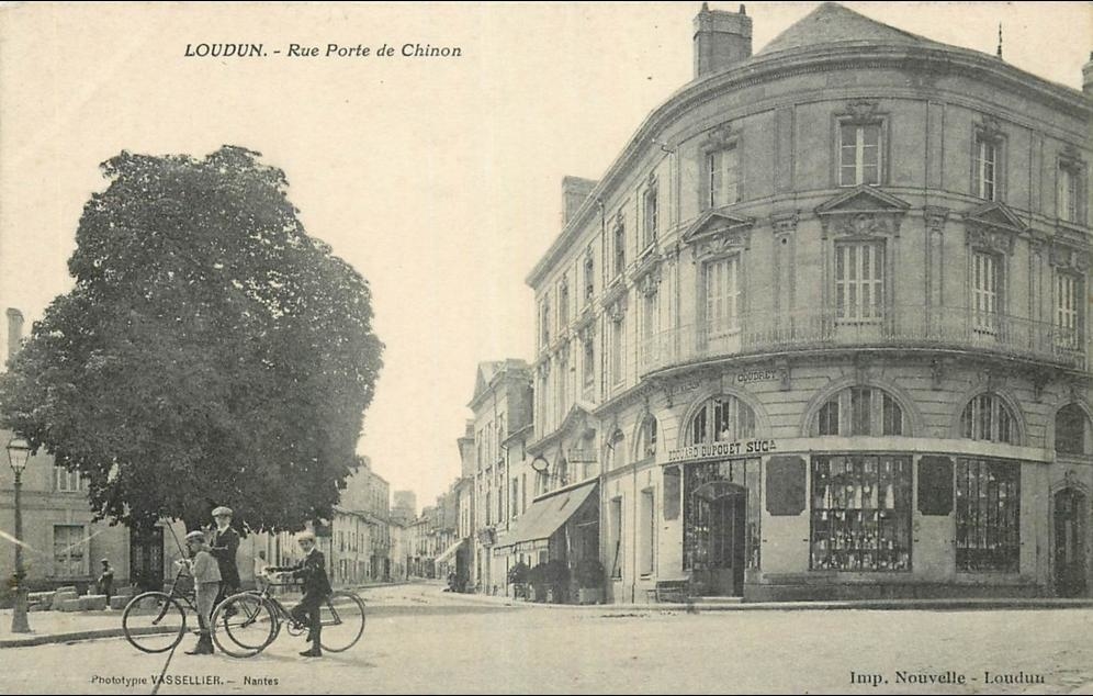 Photos et carte postales anciennes de Loudun - Mairie de Loudun et sa ville
