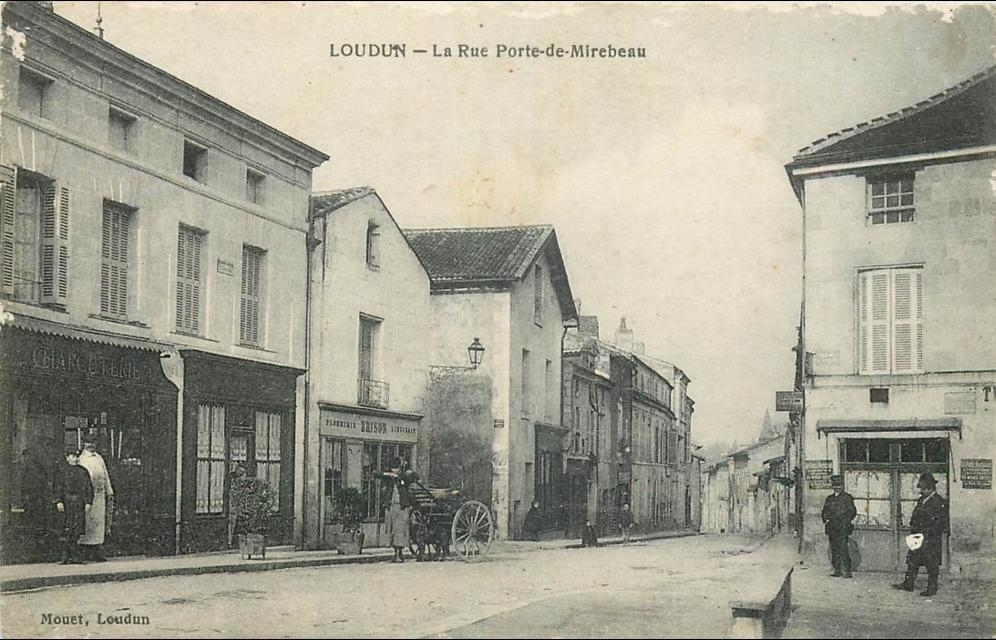 Photos et carte postales anciennes de Loudun - Mairie de Loudun et sa ville