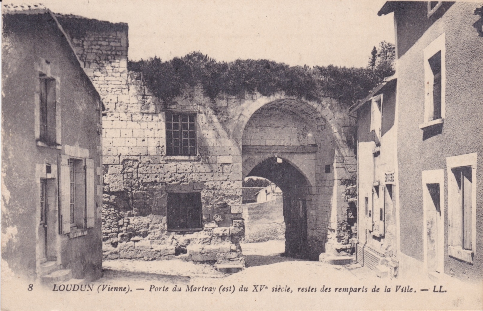 Photos et carte postales anciennes de Loudun - Mairie de Loudun et sa ville
