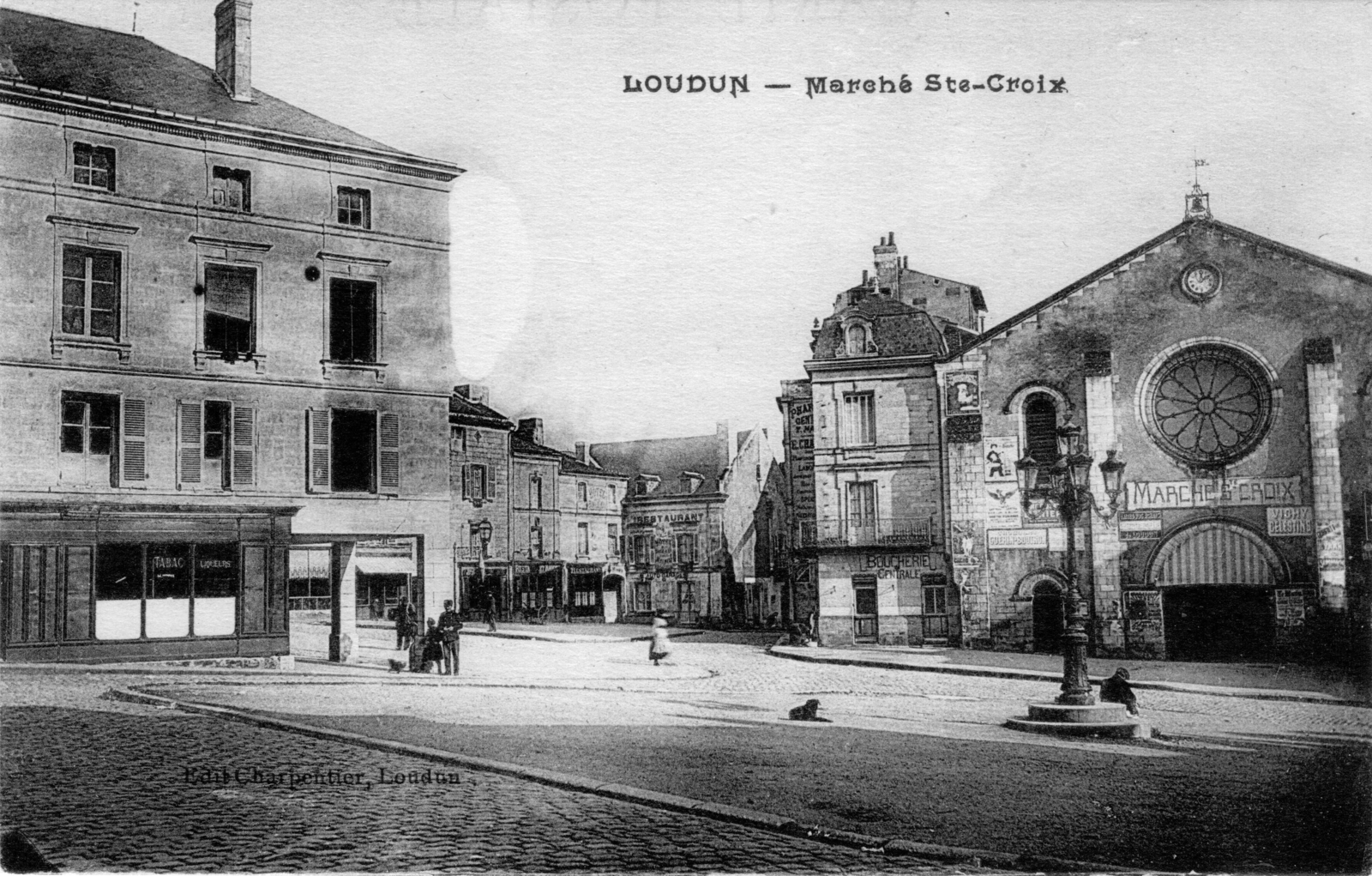 Photos et carte postales anciennes de Loudun - Mairie de Loudun et sa ville