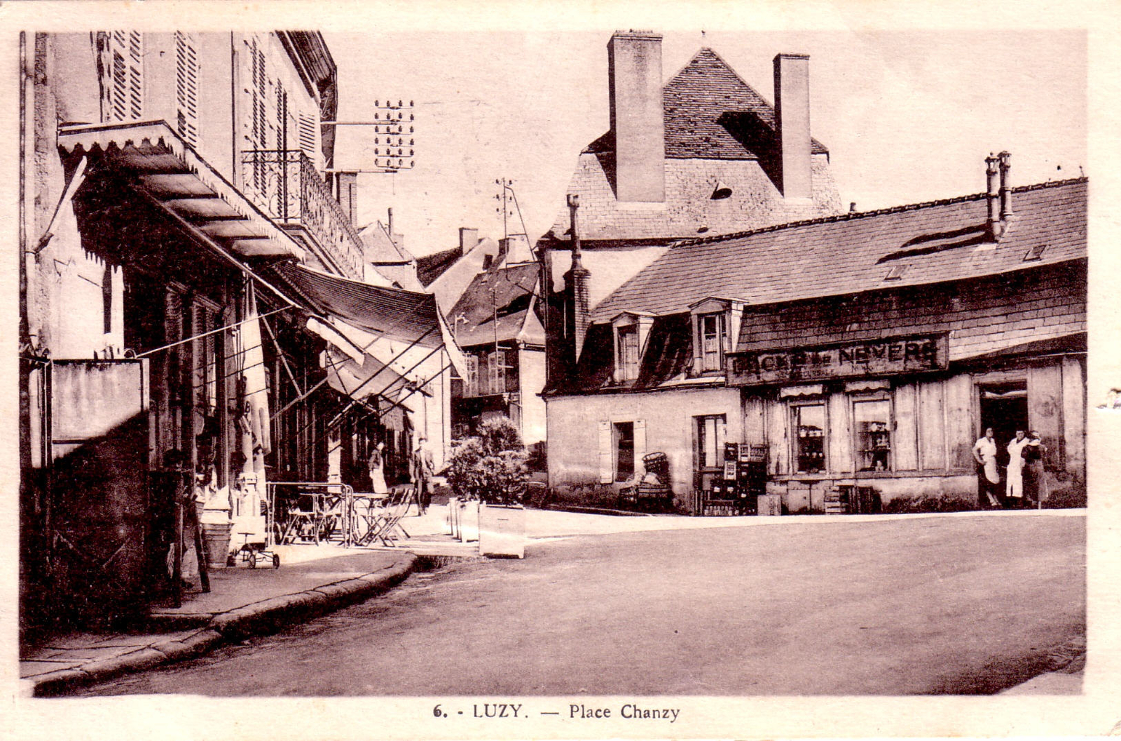 Photos et carte postales anciennes de Luzy - Mairie de Luzy et sa ville
