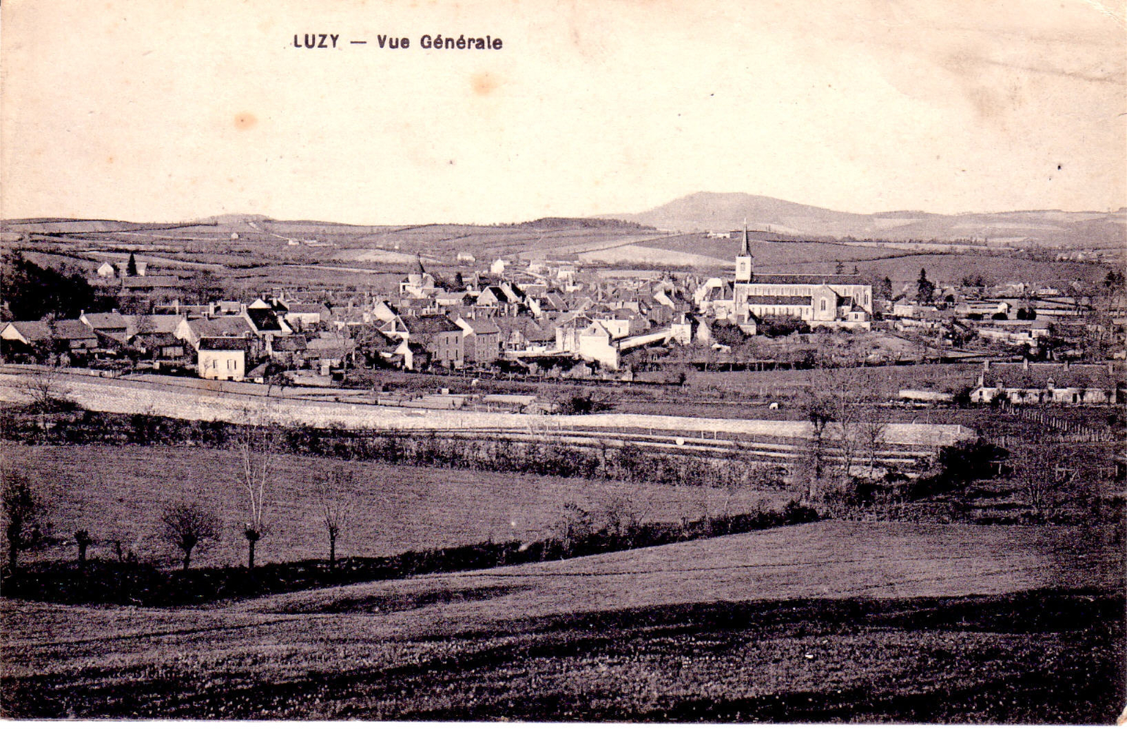 Photos et carte postales anciennes de Luzy - Mairie de Luzy et sa ville