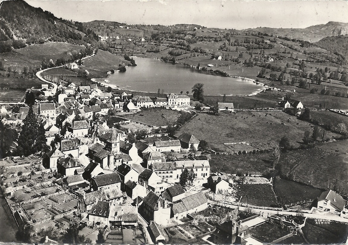 Mairie de Menet, la Commune de Menet et son village (15400)