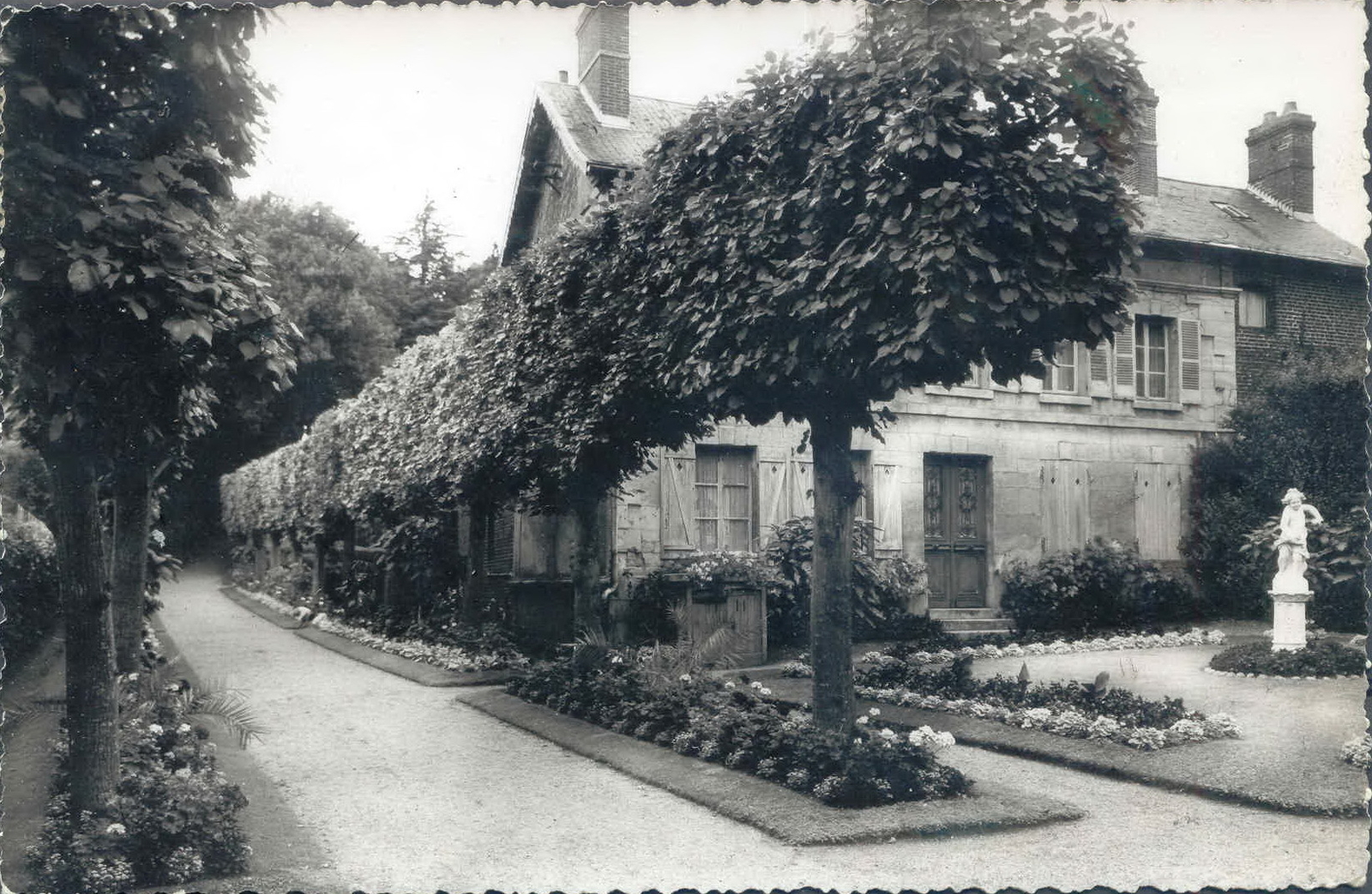Photos et carte postales anciennes de Méru - Mairie de Méru et sa ville