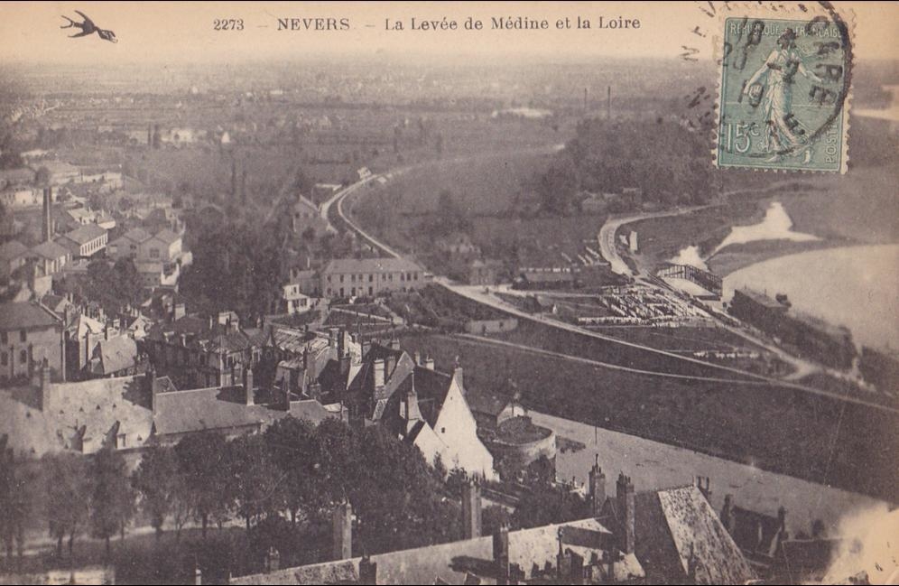 Photos et carte postales anciennes de Nevers - Mairie de Nevers et sa ville