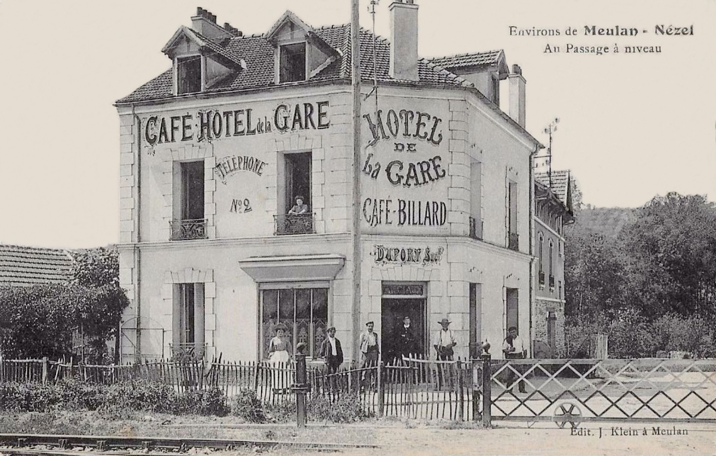 Photos et carte postales anciennes de Nézel - Mairie de Nézel et son ...