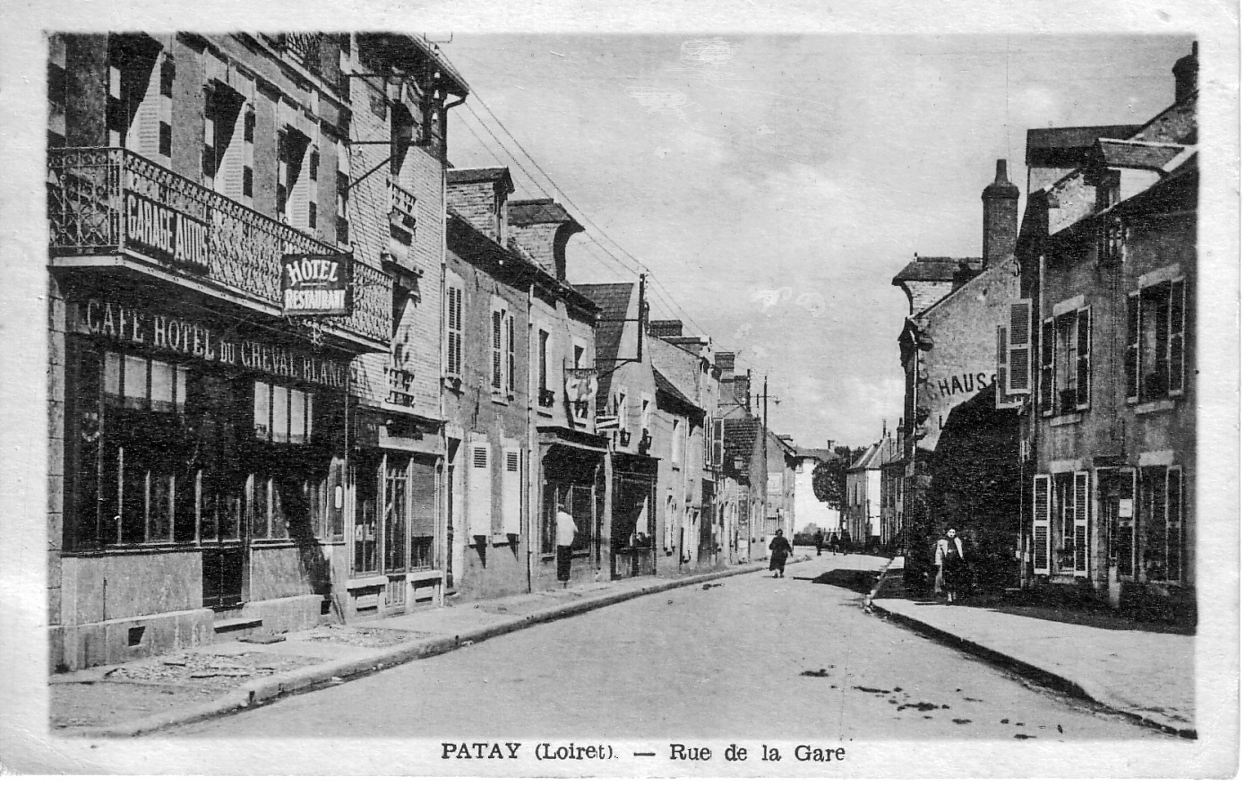 Photos et carte postales anciennes de Patay, la Mairie de Patay, sa ...