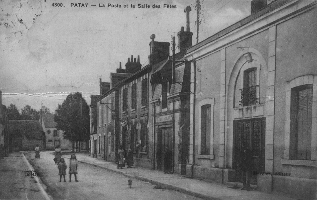 Photos et carte postales anciennes de Patay, la Mairie de Patay, sa ...