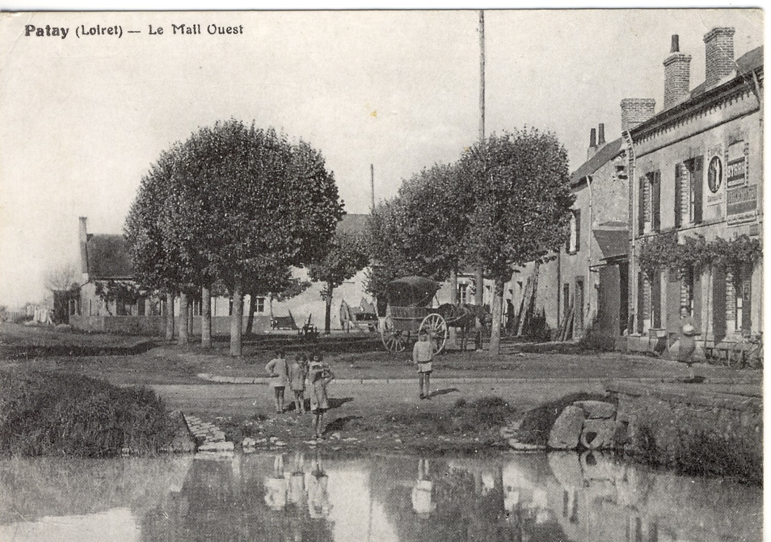 Photos et carte postales anciennes de Patay, la Mairie de Patay, sa ...