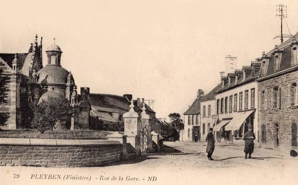 Photos et carte postales anciennes de Pleyben - Mairie de Pleyben et sa ...