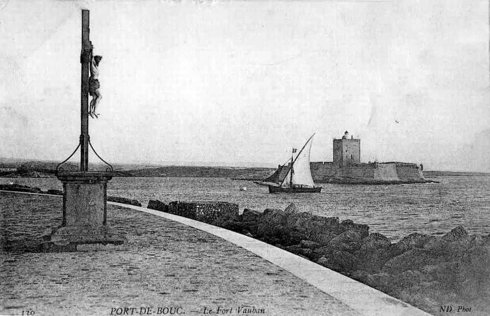Photos et carte postales anciennes de Port-de-Bouc - Mairie de Port-de-Bouc et sa ville