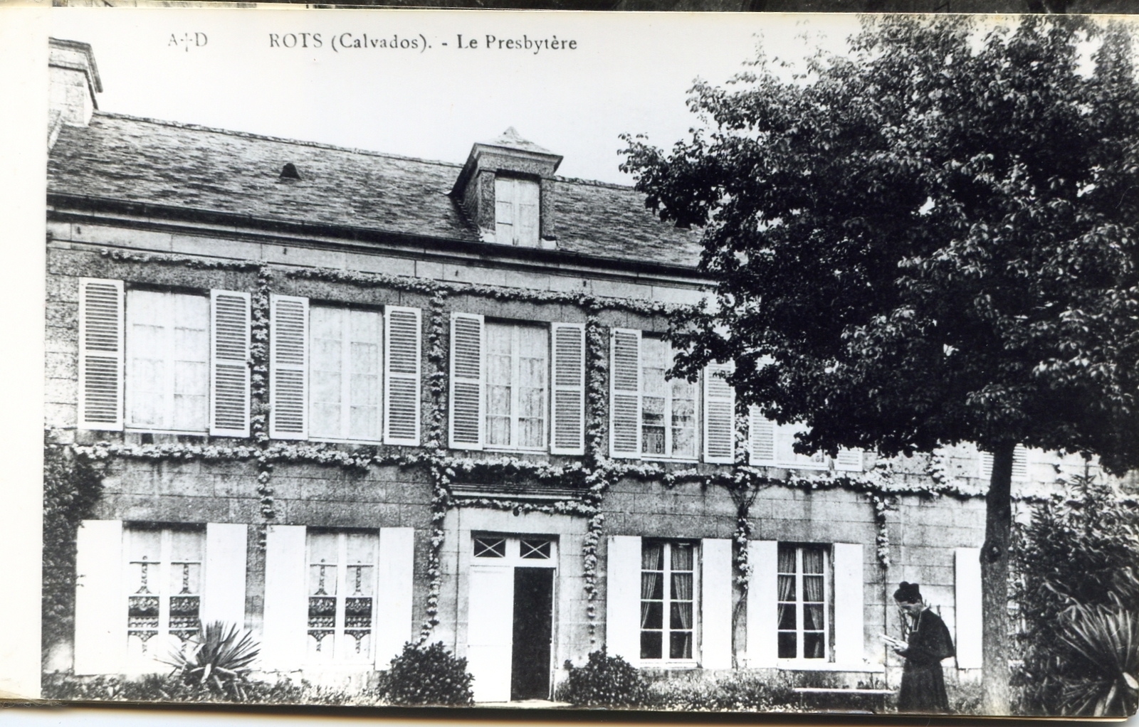 Photos et carte postales anciennes de Rots - Mairie de Rots et sa ville