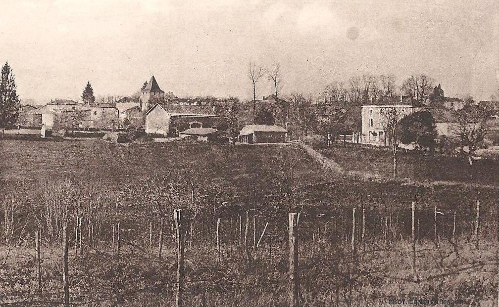 Photos et carte postales anciennes de Roussines - Mairie de Roussines et son village (Charente).