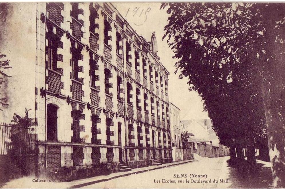 Photos et carte postales anciennes de Sens - Mairie de Sens et sa ville