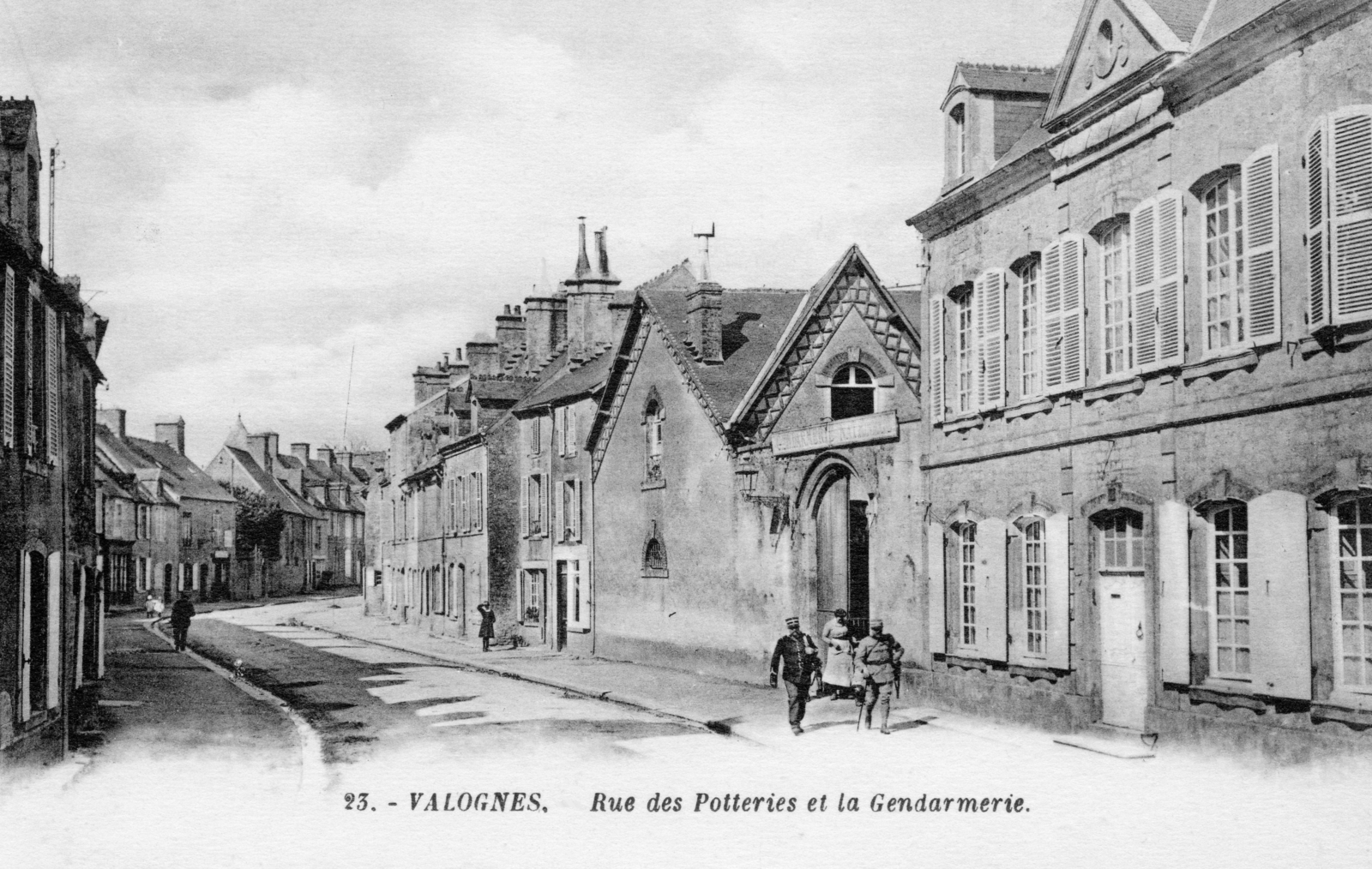 Photos et carte postales anciennes de Valognes - Mairie de Valognes et ...