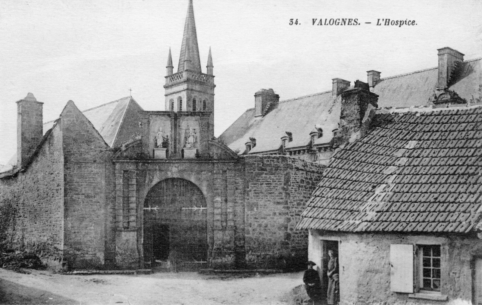 Photos et carte postales anciennes de Valognes - Mairie de Valognes et ...