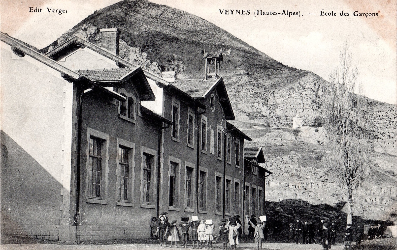 Photos et carte postales anciennes de Veynes - Mairie de Veynes et sa ville