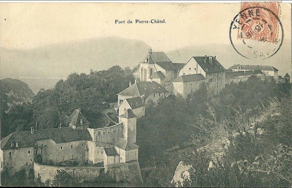 Photos et carte postales anciennes d'Yenne - Mairie d'Yenne et sa ville